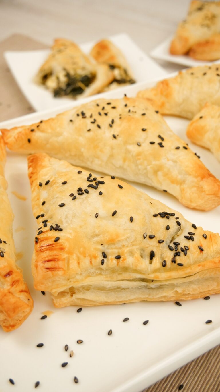 Gefüllte Blätterteigtaschen mit Spinat und Feta – kochkino.de